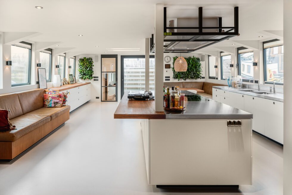 Stem nu op de Woonboot van het Jaar 2020 - VLOT